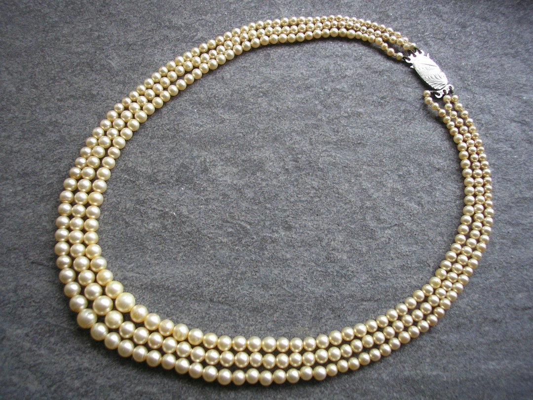 3 Strand Pearl Necklace, Vintage Cream Pearls, Graduated Pearls, 1950s Pearls, 1950s Costume ...