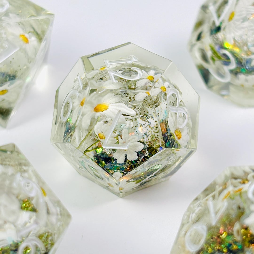 Daisy Green Liquid Core Dnd Dice Set, Sharp Edge D&D Dice Full Set ...