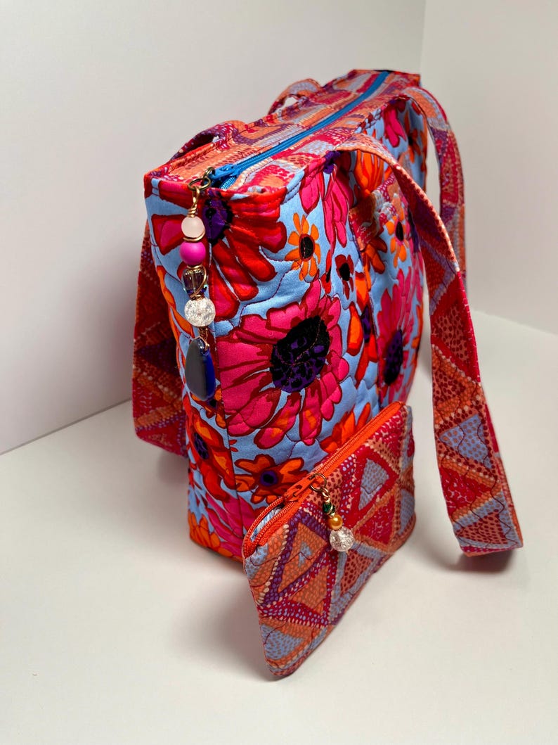 Handmade Quilted Purse, Red and Blue Floral Purse, Many Pocket Purse ...