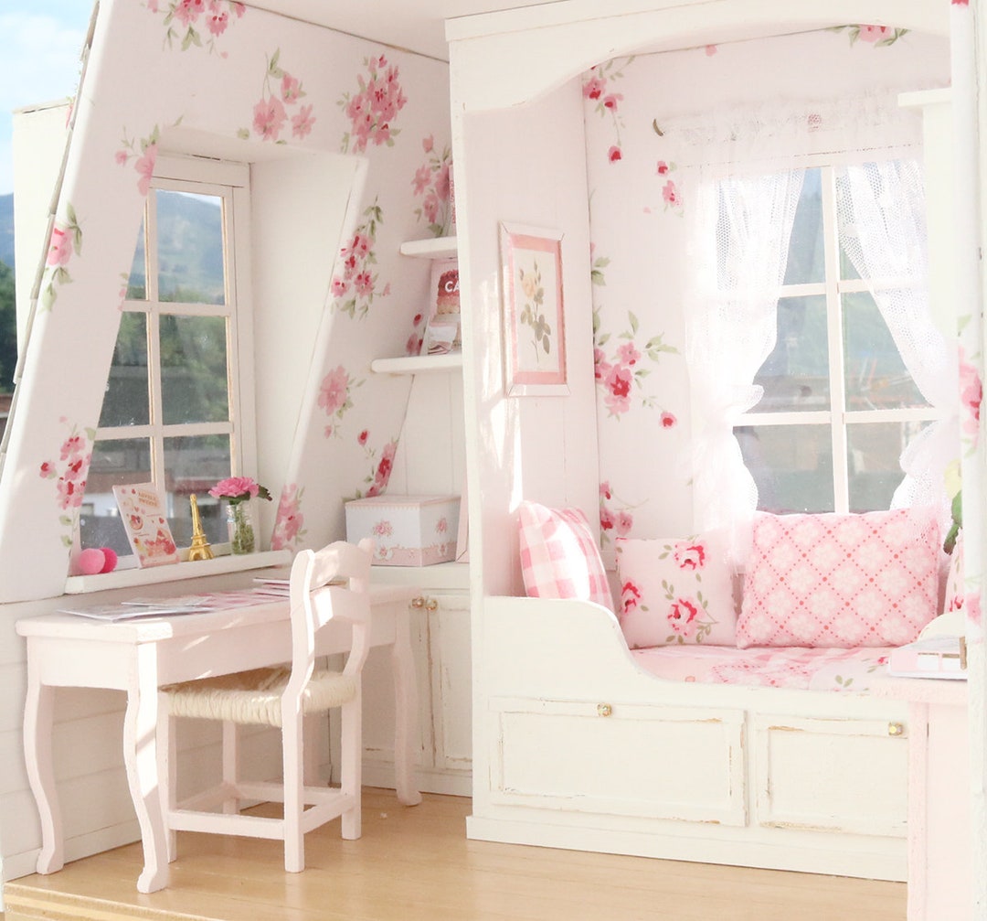 Roses Calm Attic 1/10 Miniature Dollhouse Diorama handmade by Nerea ...