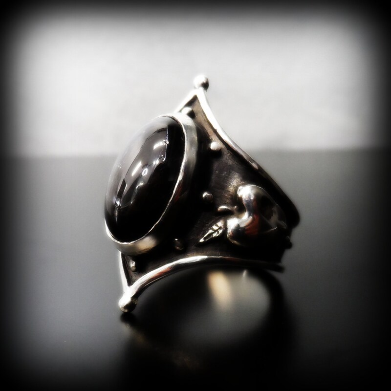 Queen Ring - Etsy