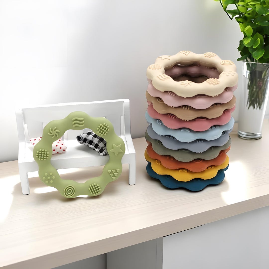 Minimalistischer Baby-Beißring aus Silikon – Sensorischer Ring mit ...