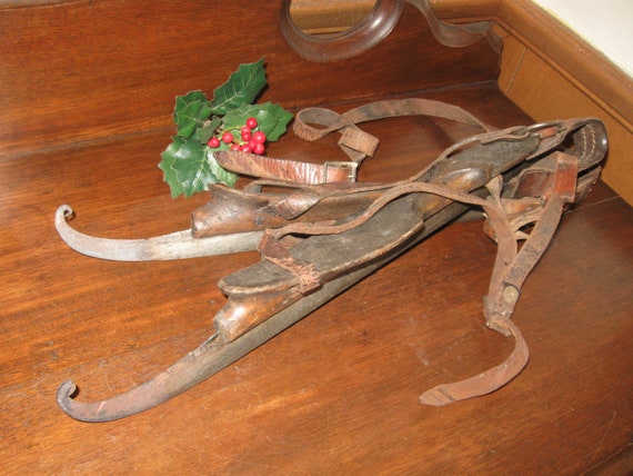 Antique Curved Blade Ice Skates from Holland Osterli… - Gem