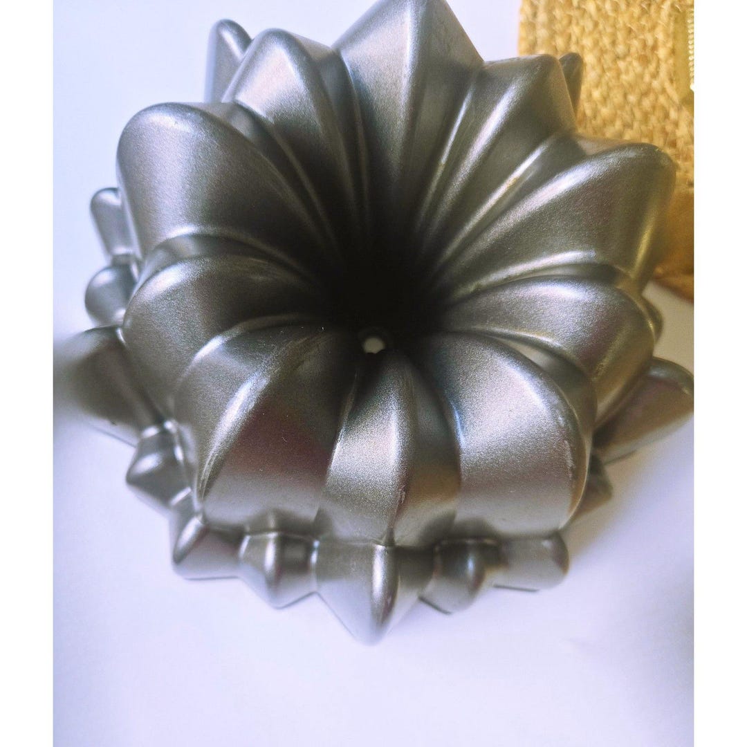 Wilton Cascade Bundt Cake Pan 2002 Vintage Non-stick Aluminum Bakeware ...