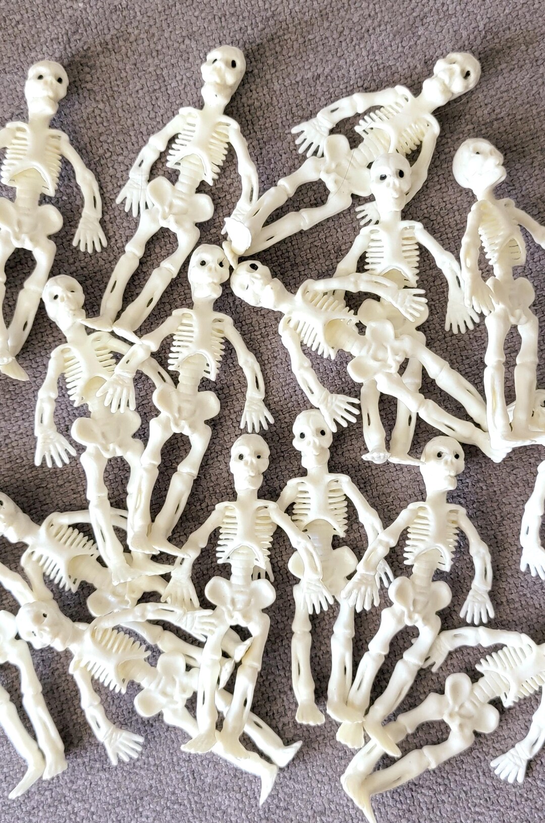 10 Halloween Rubber Skeletons - Fun Spooky Season Gift Idea, Party ...
