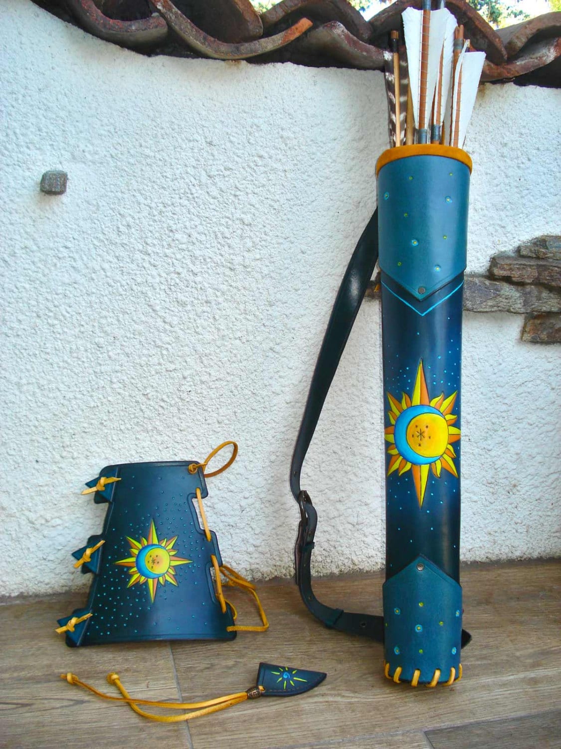 Archery Leather Set of a Hand Tooled Quiver and an Arm Guard | Etsy