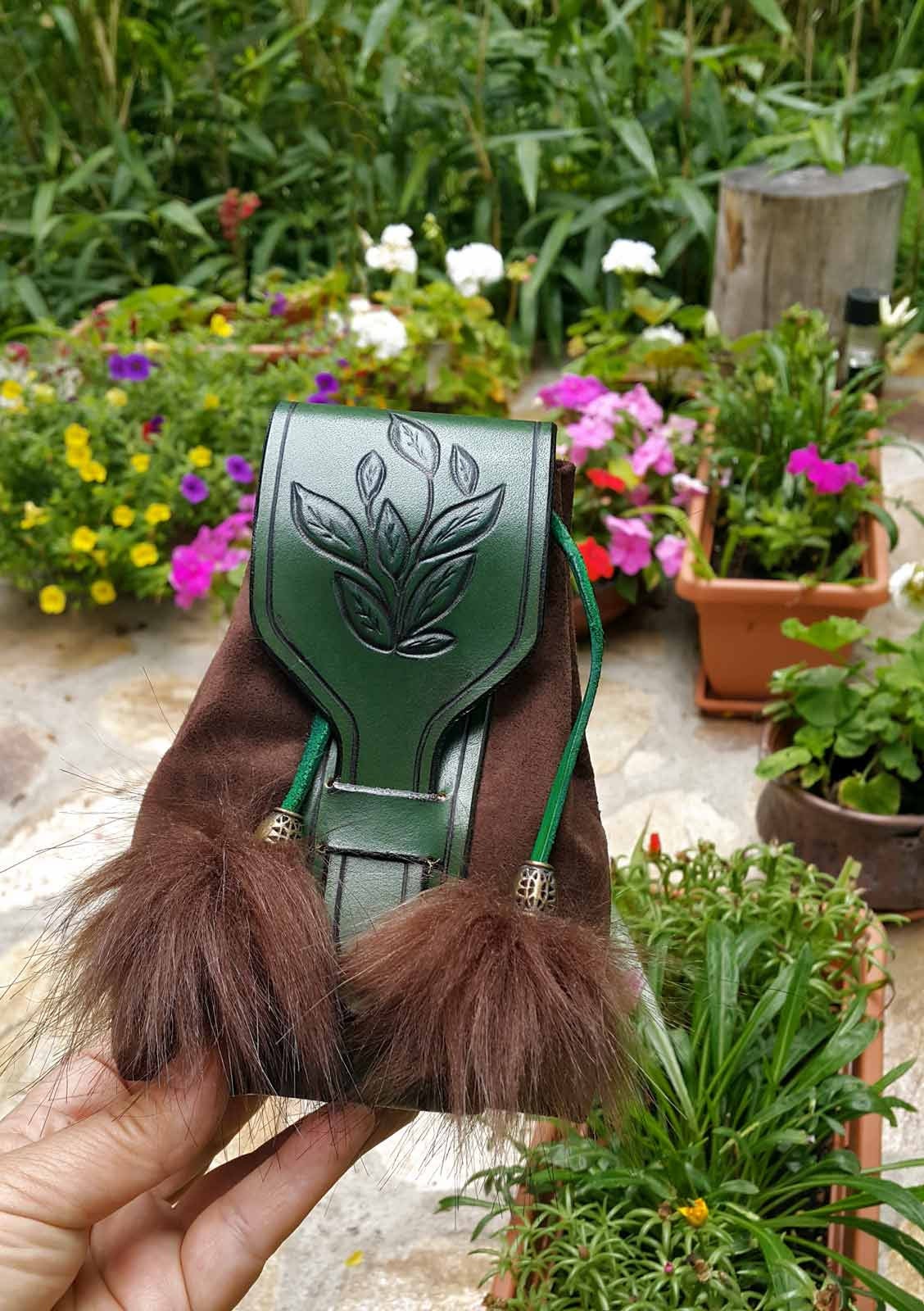 Leather Back Quiver With an Adjustable 3-point Chest Pad | Etsy