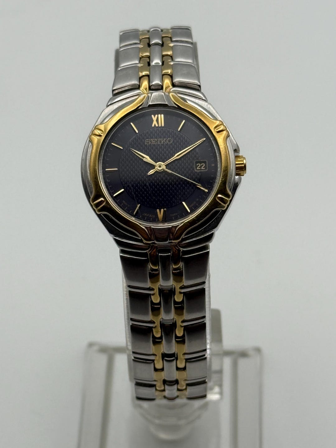 Vintage Seiko 7N82-0AT0 Womens Gold & Silver Tone Classic Quartz Navy ...