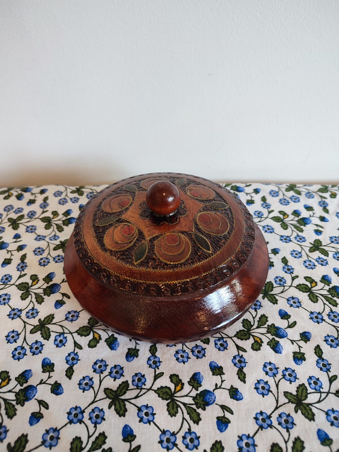 Large Vintage Floral Round Wooden Trinket Box Polish Handcrafted Lidded ...