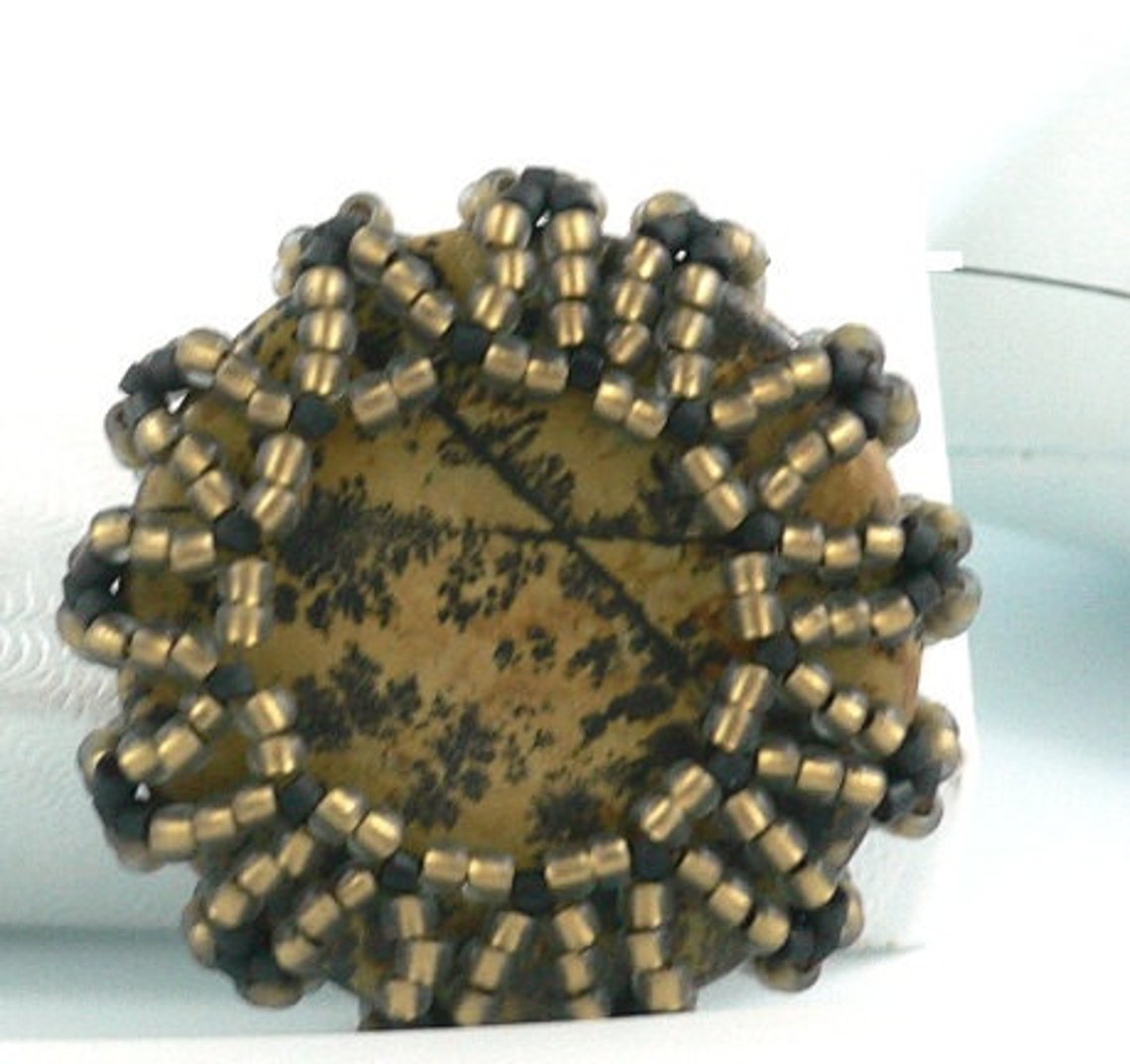 Netted Beaded Bezel for Buttons and Cabochon Pendant Tutorial ...