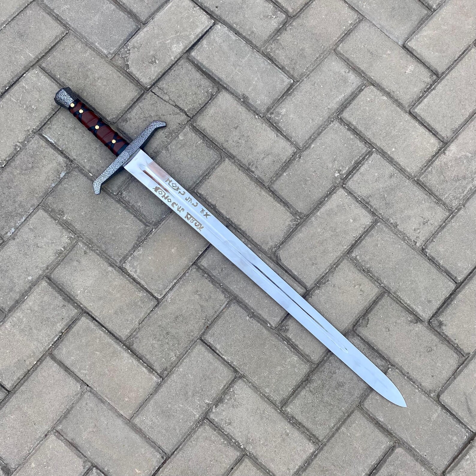 Hand-forged Excalibur Sword Replica: Carbon Steel Full-tang Longsword ...
