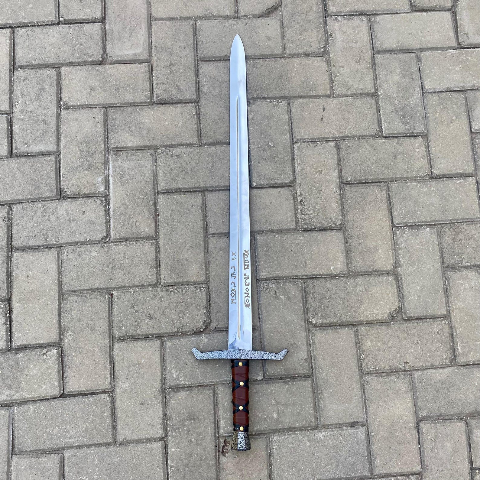 Hand-forged Excalibur Sword Replica: Carbon Steel Full-tang Longsword ...
