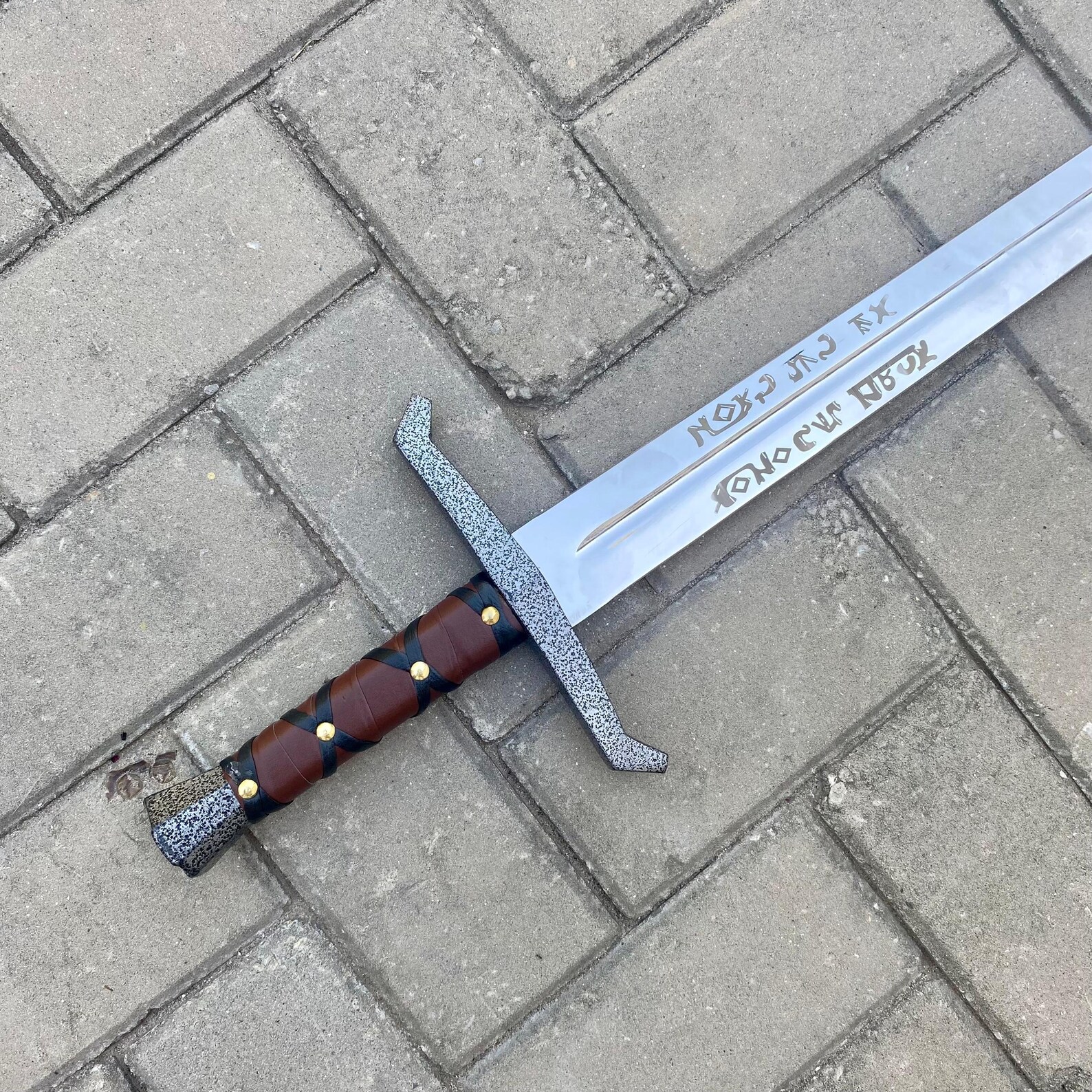 Hand-forged Excalibur Sword Replica: Carbon Steel Full-tang Longsword ...