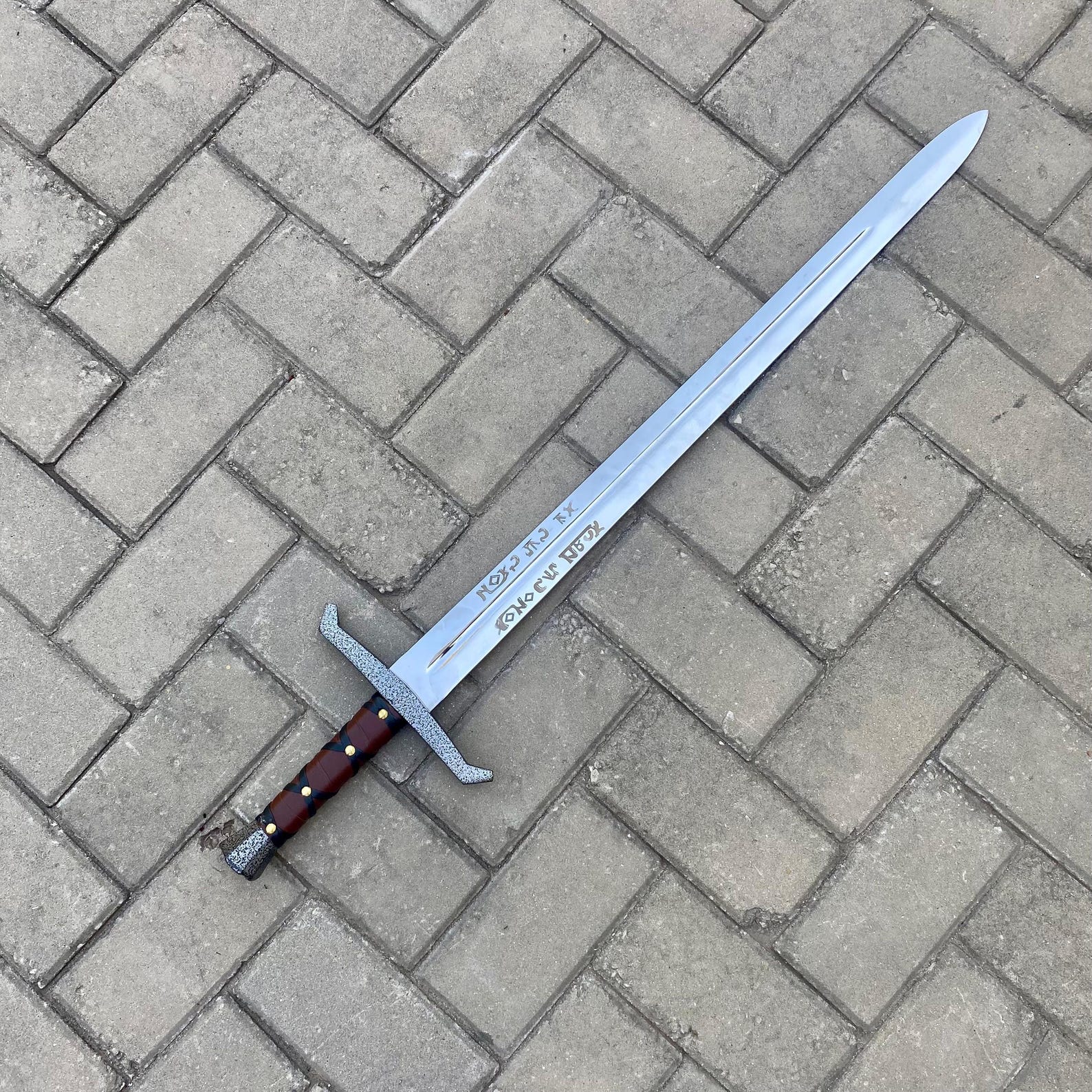 Hand-forged Excalibur Sword Replica: Carbon Steel Full-tang Longsword ...