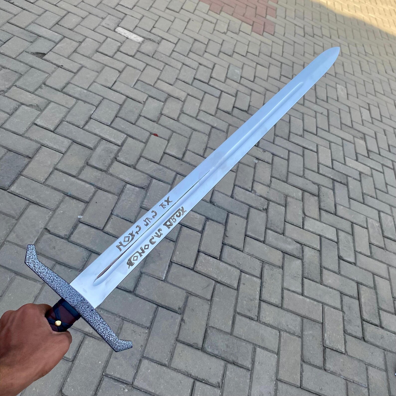 Hand-forged Excalibur Sword Replica: Carbon Steel Full-tang Longsword ...