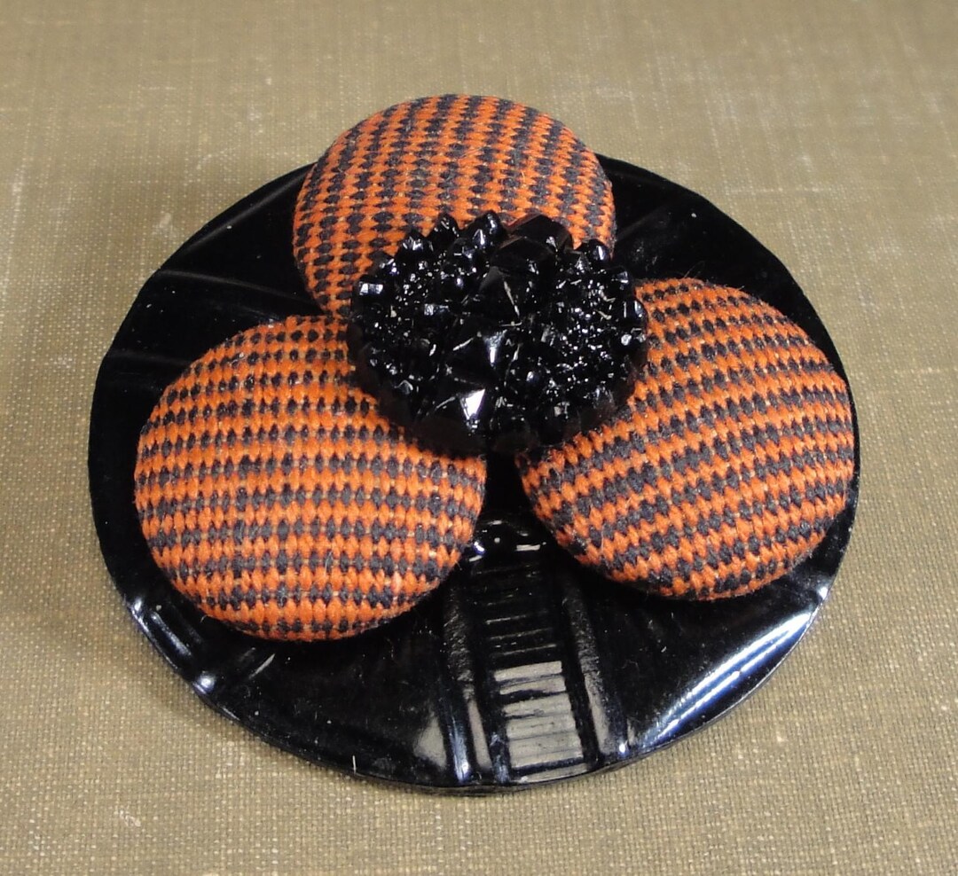 BUTTON FLOWER PIN, Orange and Black Plaid Covered Vintage Buttons ...