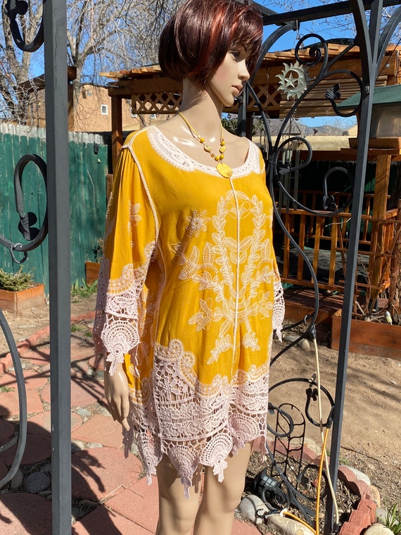 Gorgeous Yellow tunic, embroidered with white lace, r… - Gem