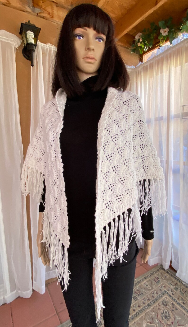VINTAGE 70'S - Boho/hippie White Scallop Knit Short Shawl. - Etsy