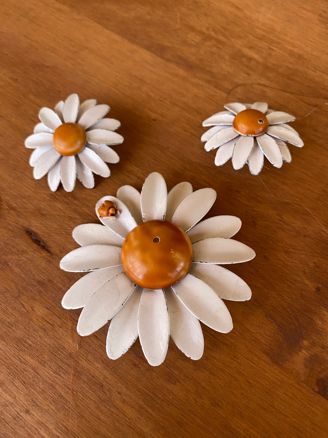 Vintage 60's-70's - Enamel DAISIES Brooch / Pin Set With Clip Ons ...