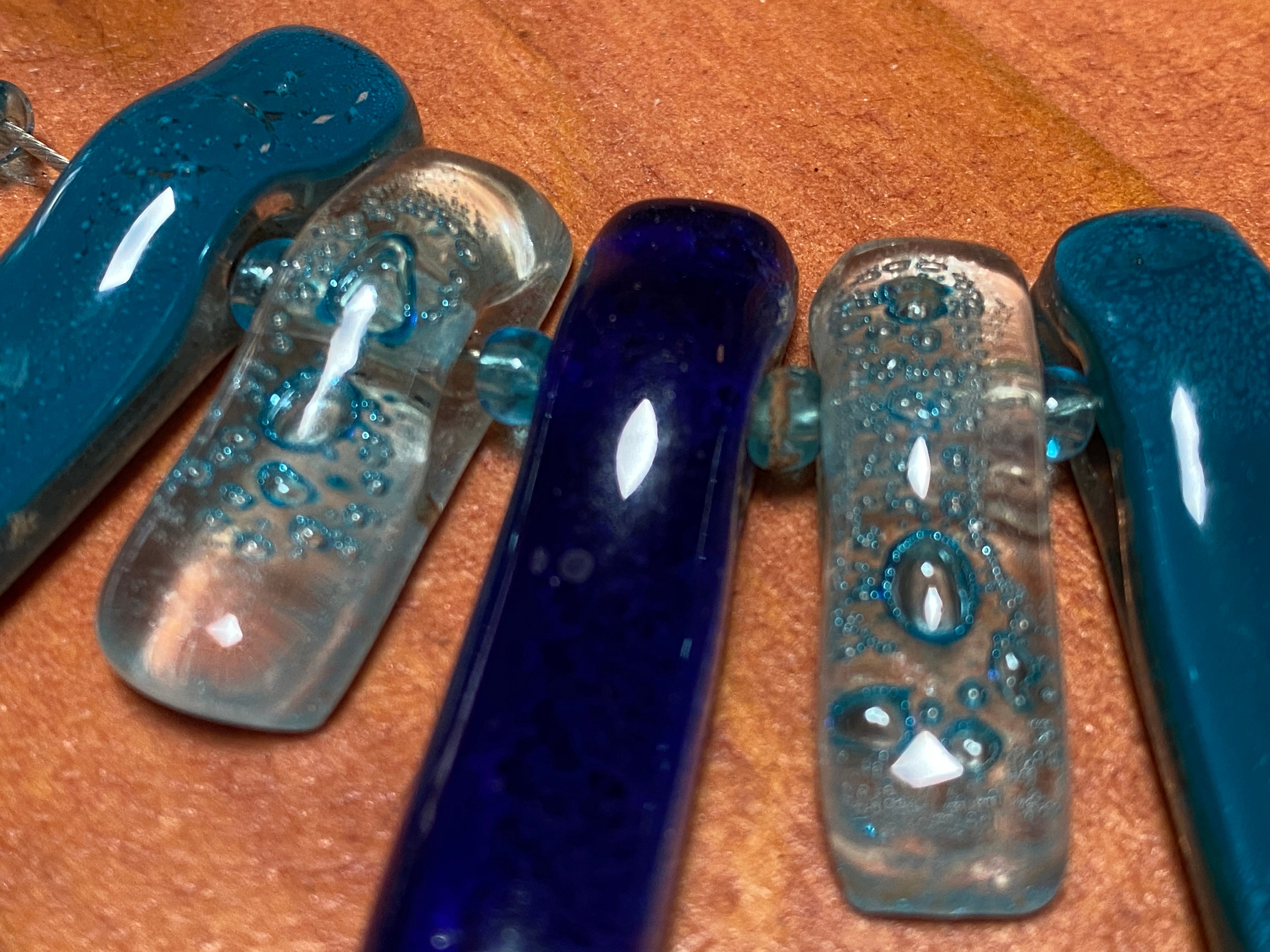 Vintage 70's - BOHO HIPPIE Shades of Blue Glass Choker Necklace. - Etsy