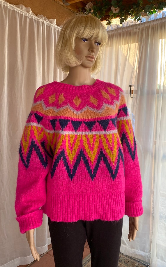 Bright Geometric Sweater 90s Gem