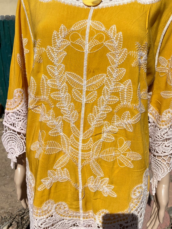 Gorgeous Yellow tunic, embroidered with white lace, r… - Gem