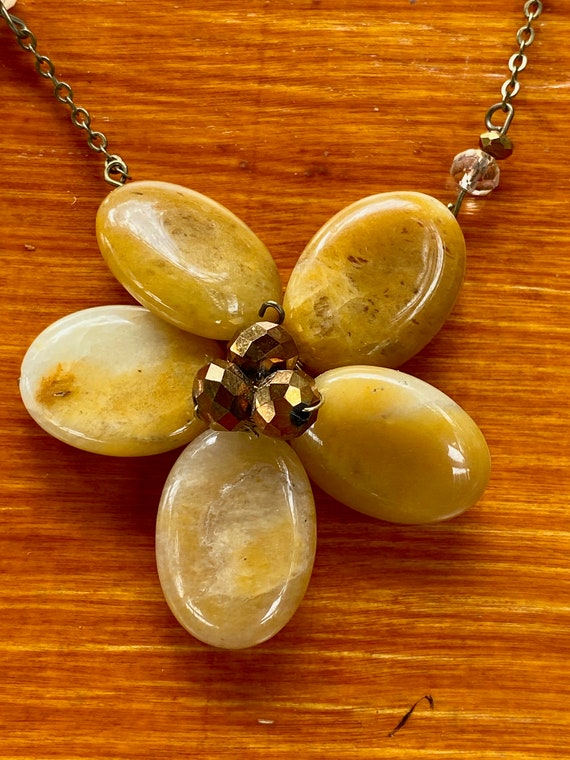 Vintage 70's - Light brown polished jasper flower pen… - Gem