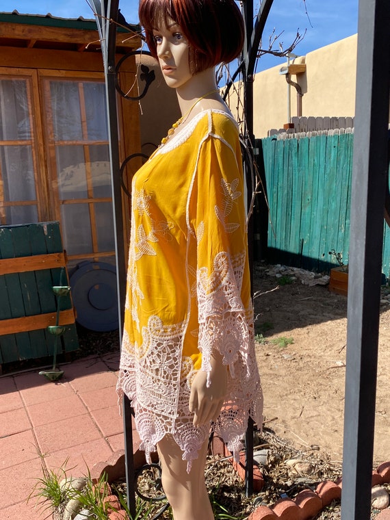 Gorgeous Yellow tunic, embroidered with white lace, r… - Gem