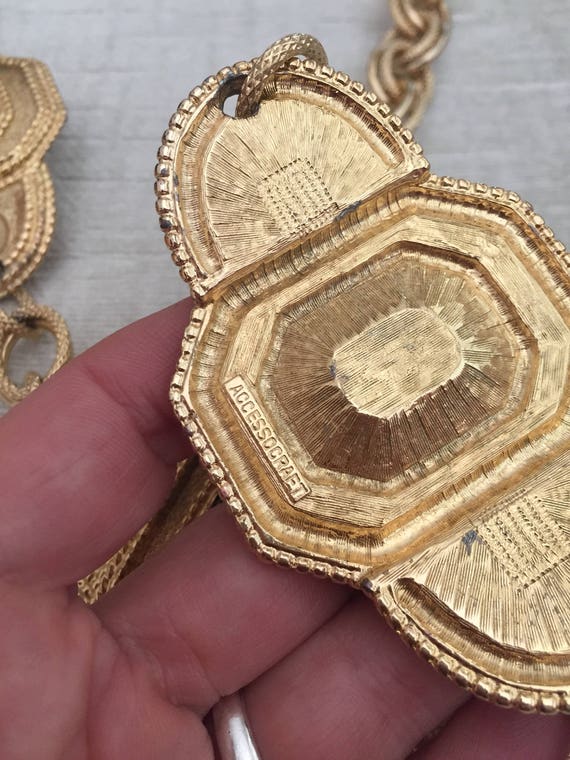 Cast Gold Metal Medallion Vintage ACCESSOCRAFT Bevele… - Gem