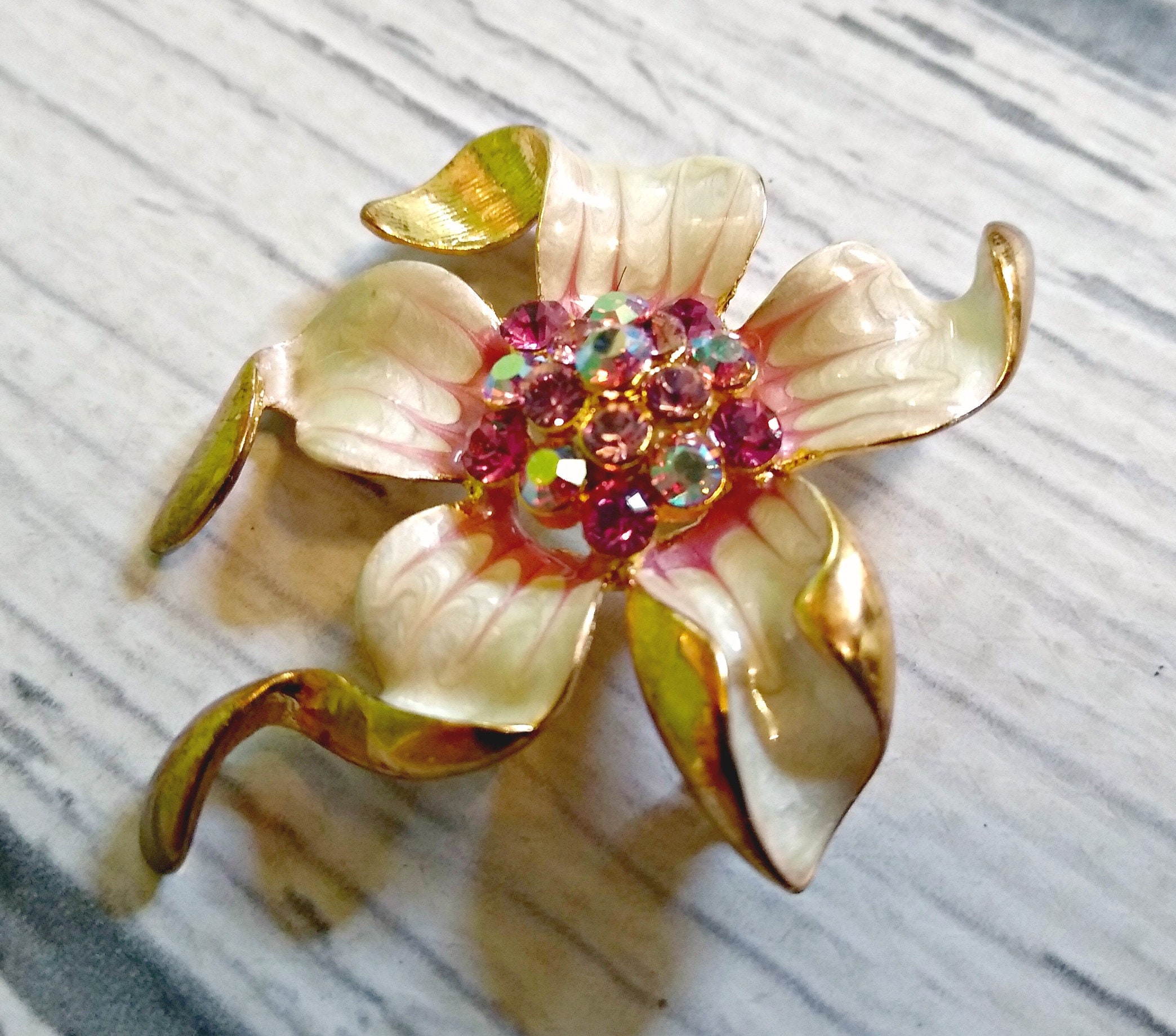 Vintage flor pin tropical blanco rosa flor flor rosa Rhinestone broche ...