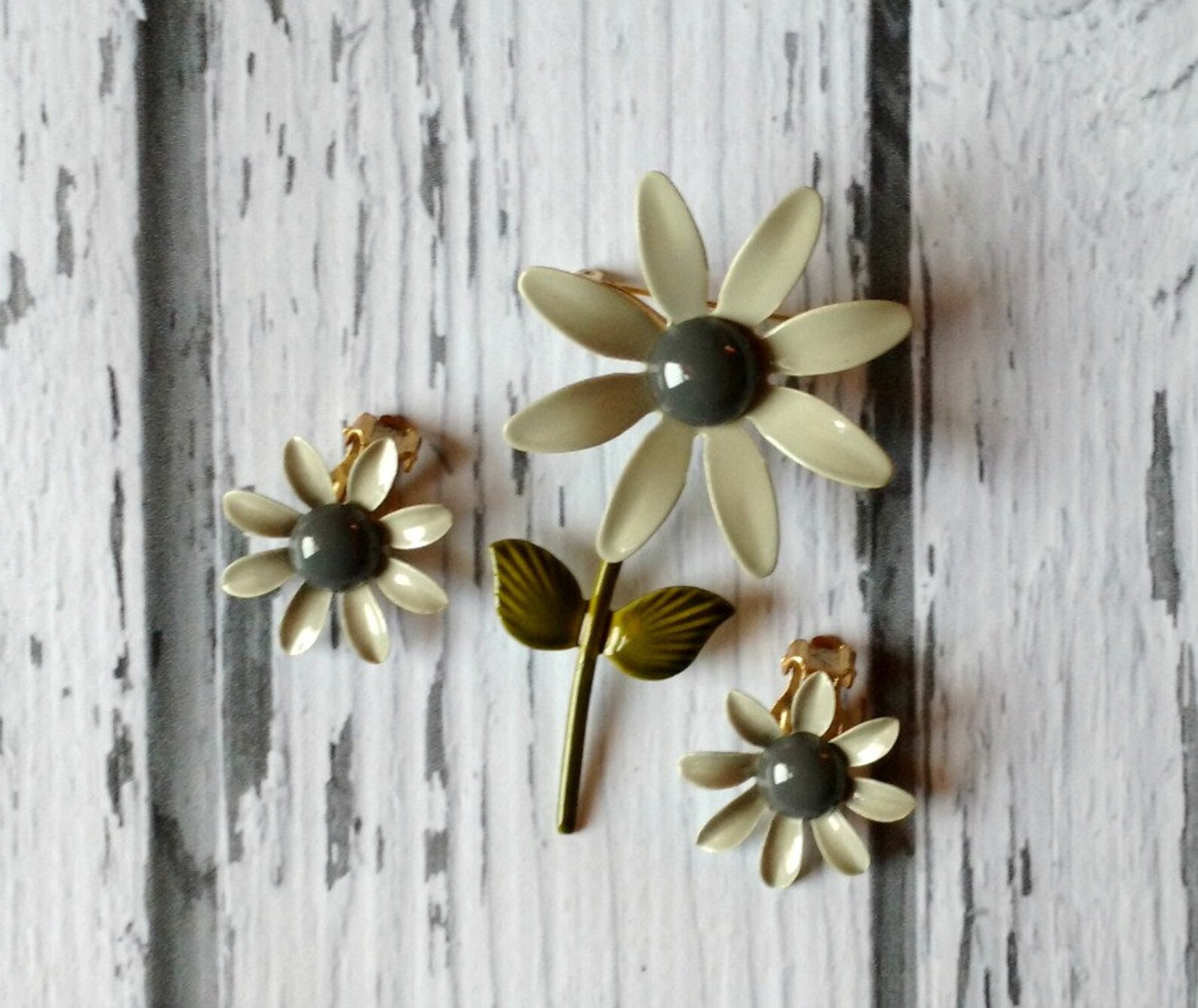 Vintage Flower Pin - Flower Earrings - Jewelry Set - Daisy Pin and ...