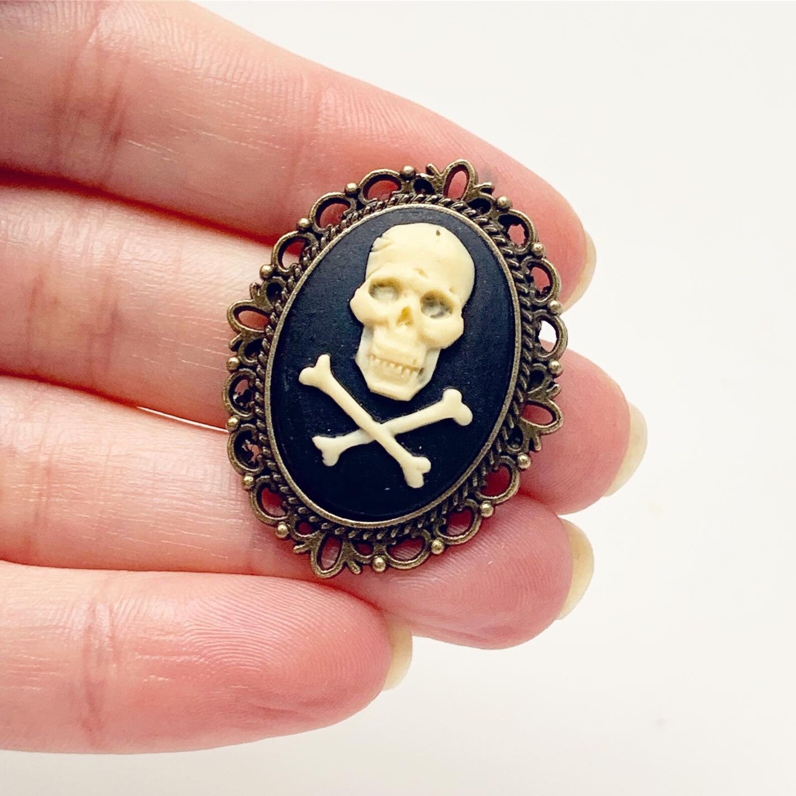 Skull Brooch Pirate Hat Pin Pirate Costume Jolly Roger Cameo Jewelry - Etsy