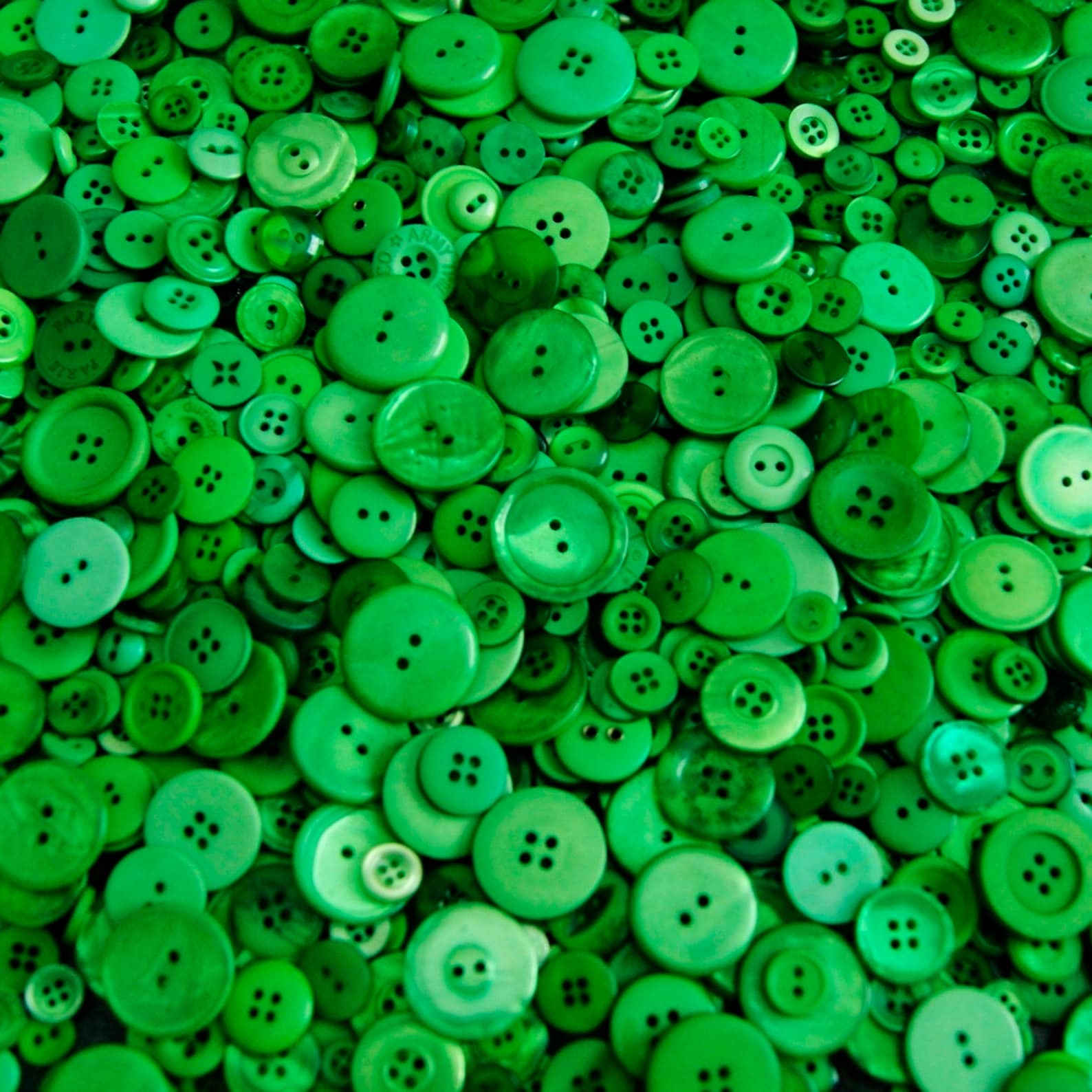 50 Green Buttons, Green Assorted Butons Assorted Sizes Grab Bag (1354 ...