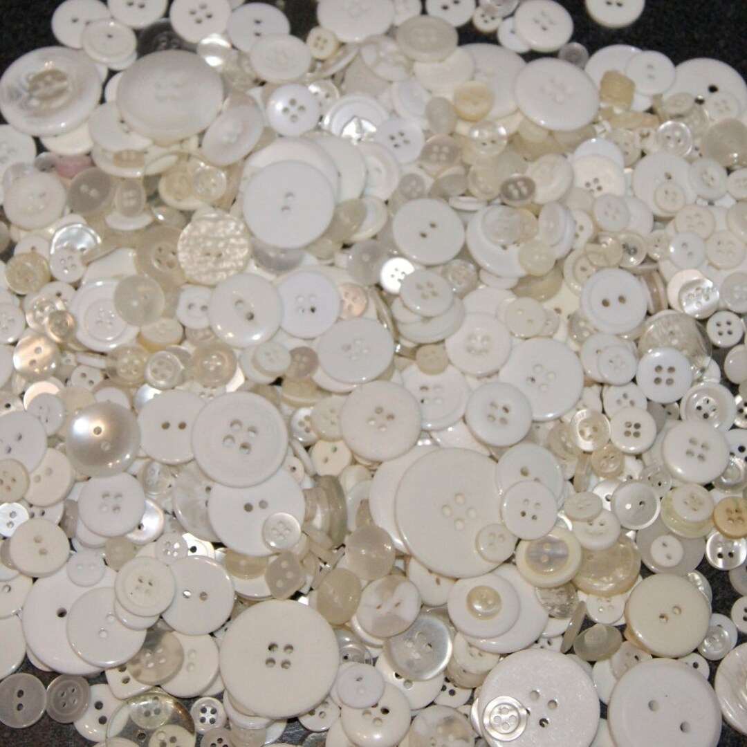 50 Buttons, Shades of White and Pearl White Button Mix , Assorted Sizes ...