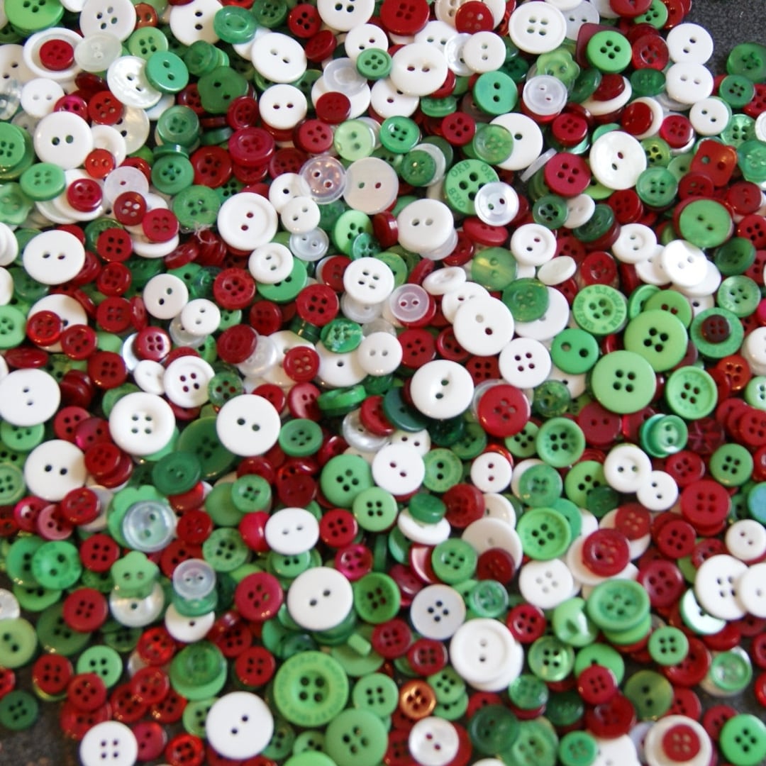 50 Small Christmas Button Mix , Assorted Sizes, Green Red White ...