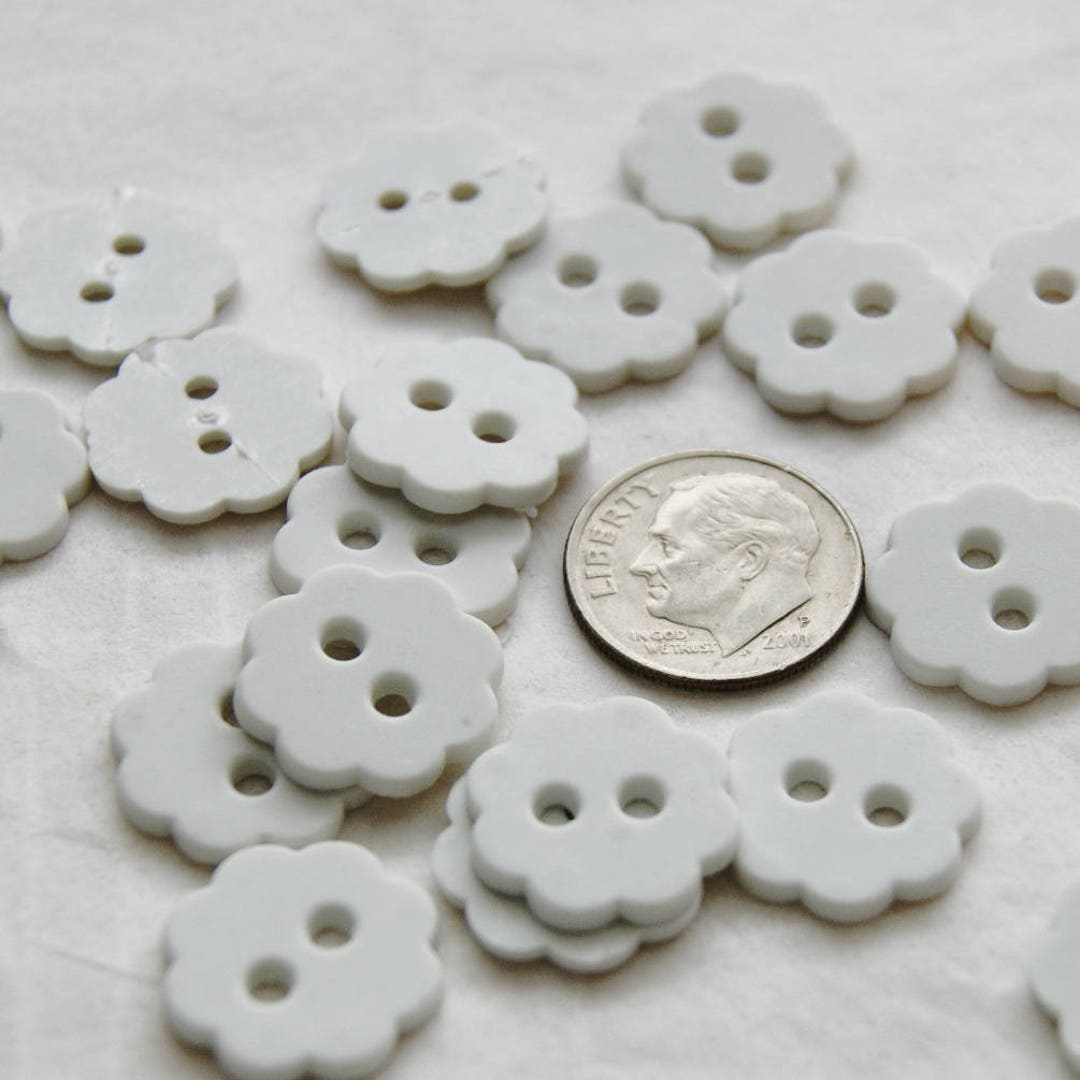 30 White Flower Buttons, 2 Hole Sew Through, 5/8 " Thin Flat Buttons ...