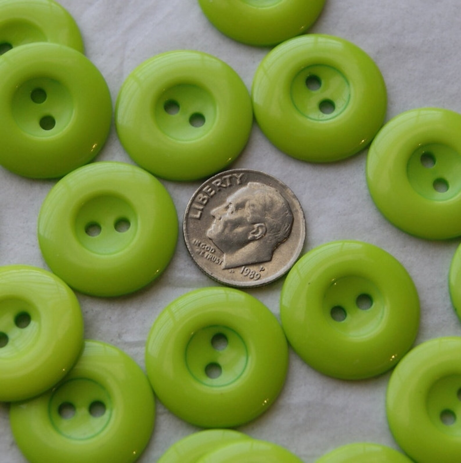 24 Lime Green Buttons Spring Green Buttons Sewing Crafting | Etsy