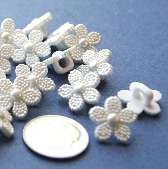 7 White Dainty Daisy Flower Buttons Shank Back Buttons, Pearl White ...