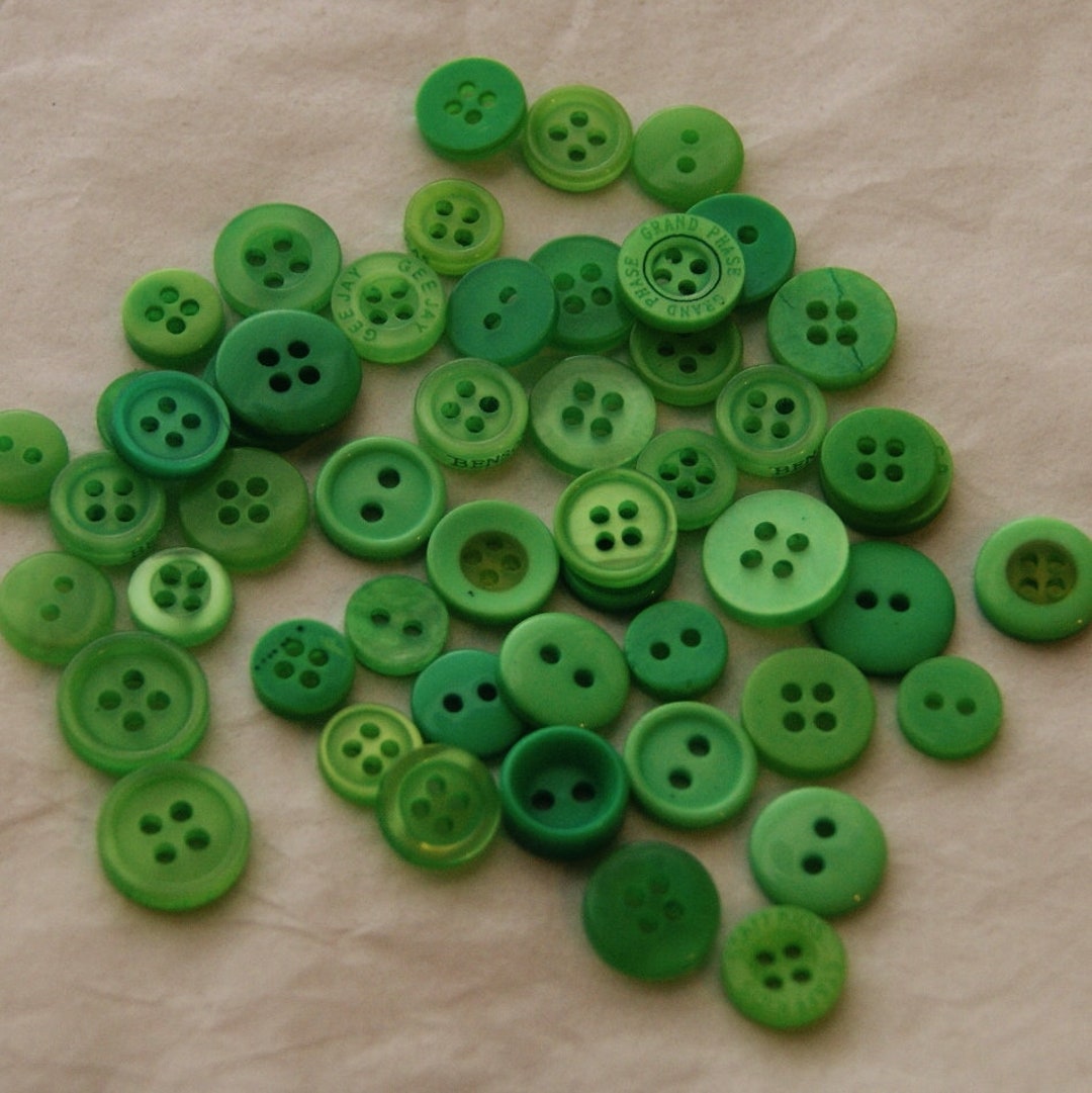 50 Green Buttons, Small Round Buttons Grab Bag Crafting Jewelry Collect ...