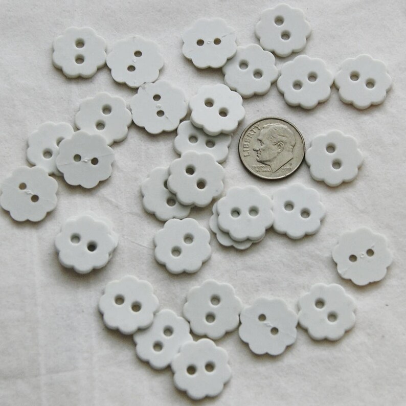 30 White Flower Buttons, 2 Hole Sew Through, 5/8 " Thin Flat Buttons ...