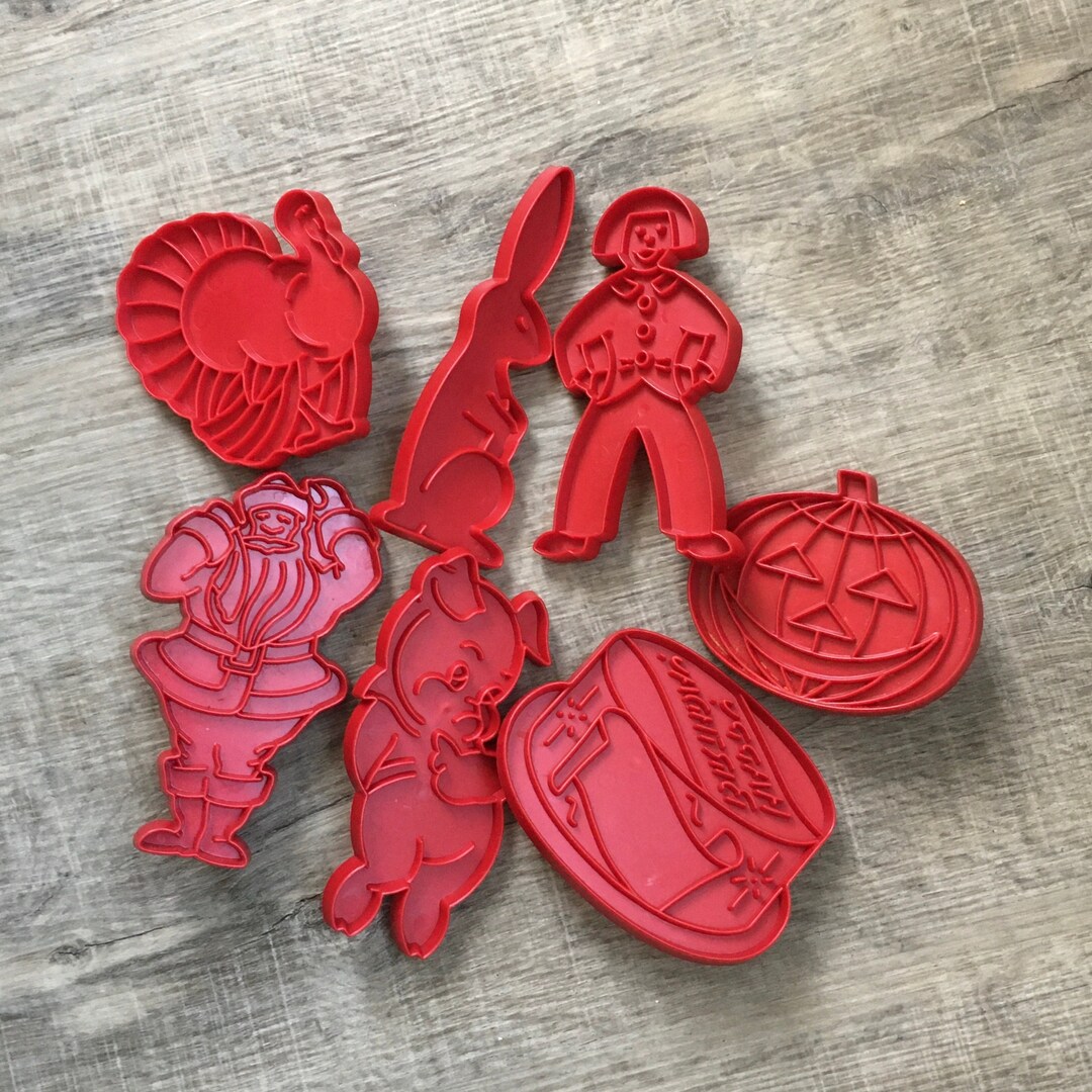Set of 7 Vintage Red Tupperware Cookie Cutters, Birthday Cake, Turkey ...