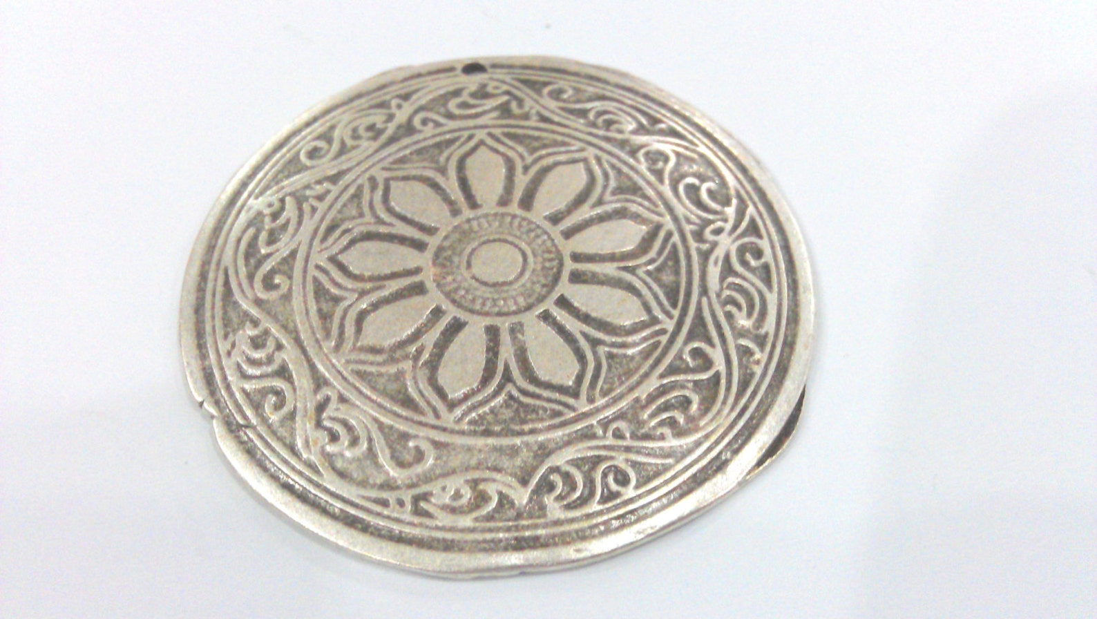Silver Medallion Pendant Silver Plated Pendants G16855 - Etsy