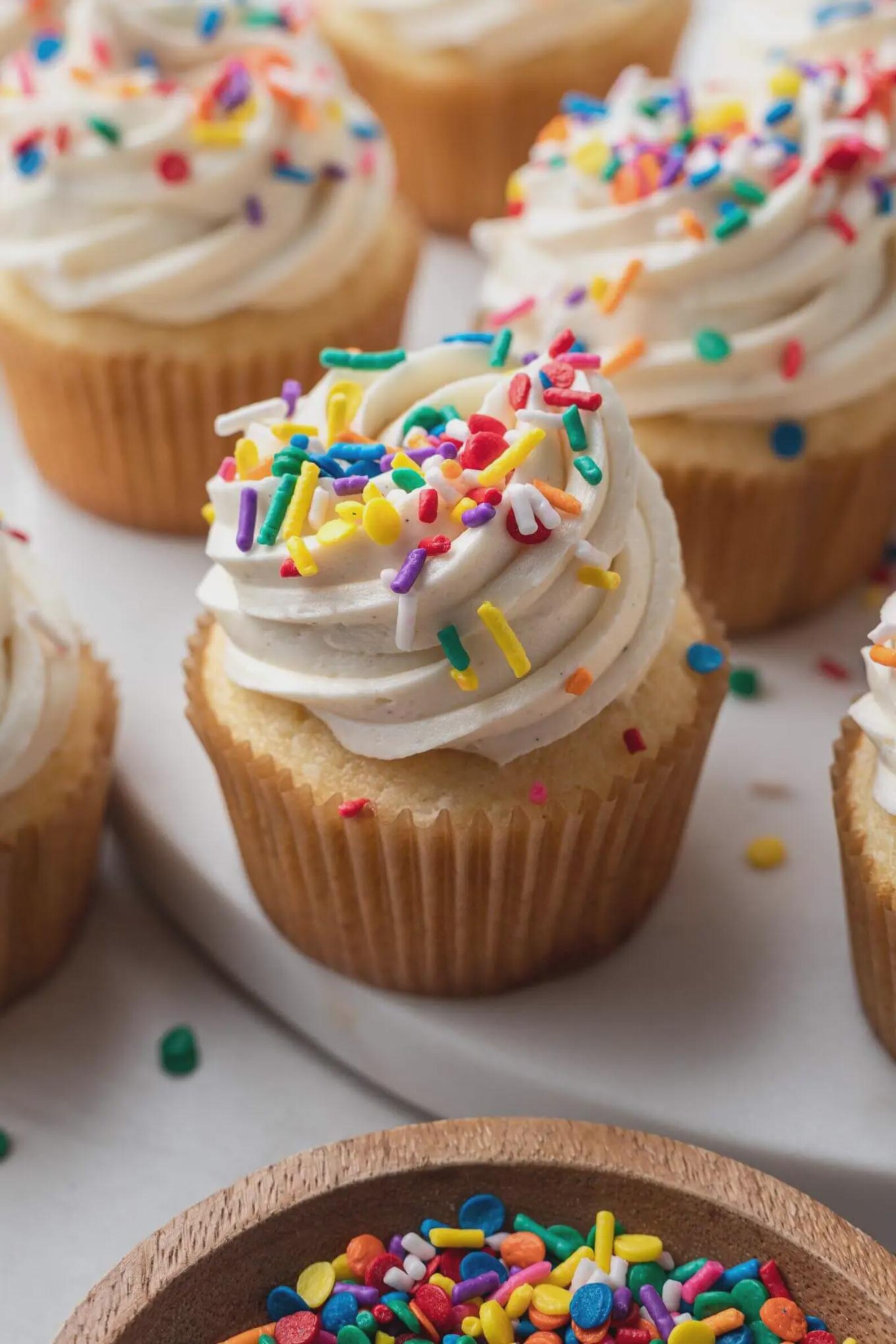 Vanilla Cupcakes Recipe | Easy Homemade Cupcake Tutorial With Frosting ...