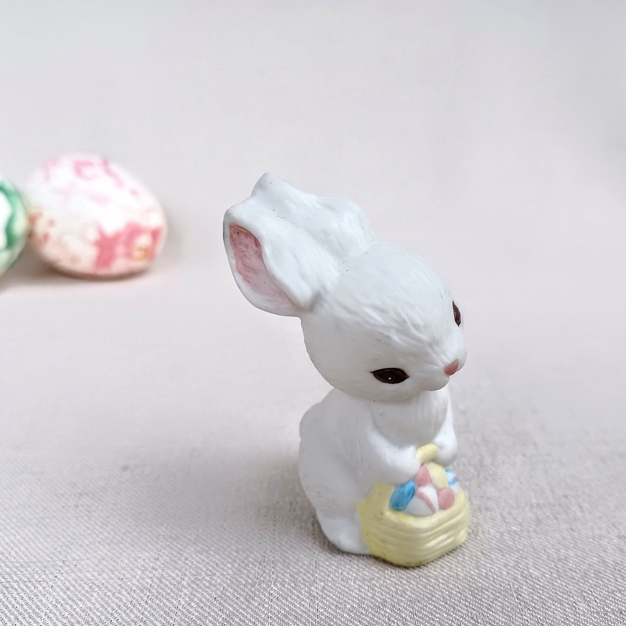 Statues Vintage Bunny Rabbit Figurine Hallmark Cards Easter Figure ...