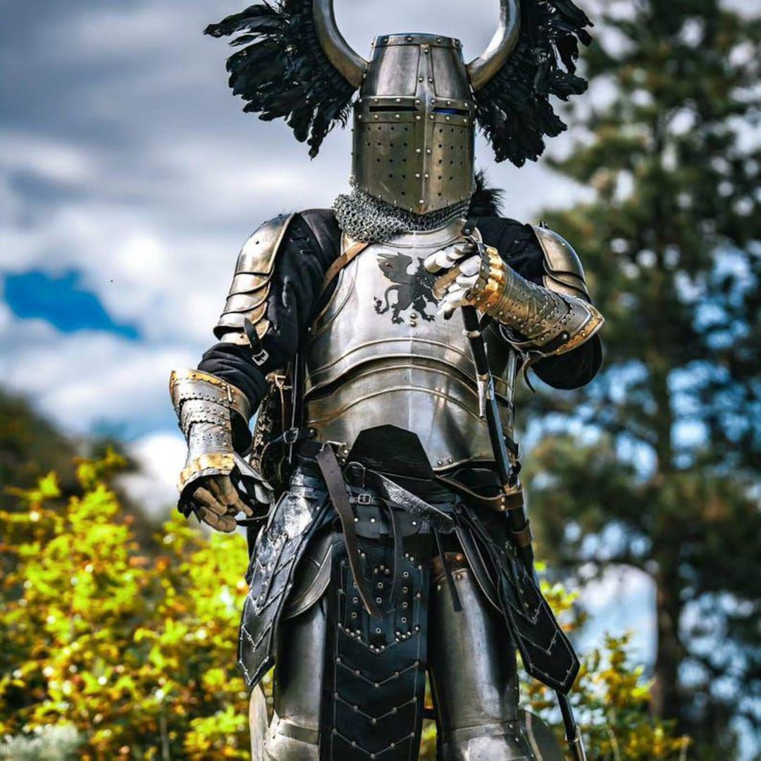 Medieval Knight Full Suit of Armor With Horned Helmet & Lion Crest ...