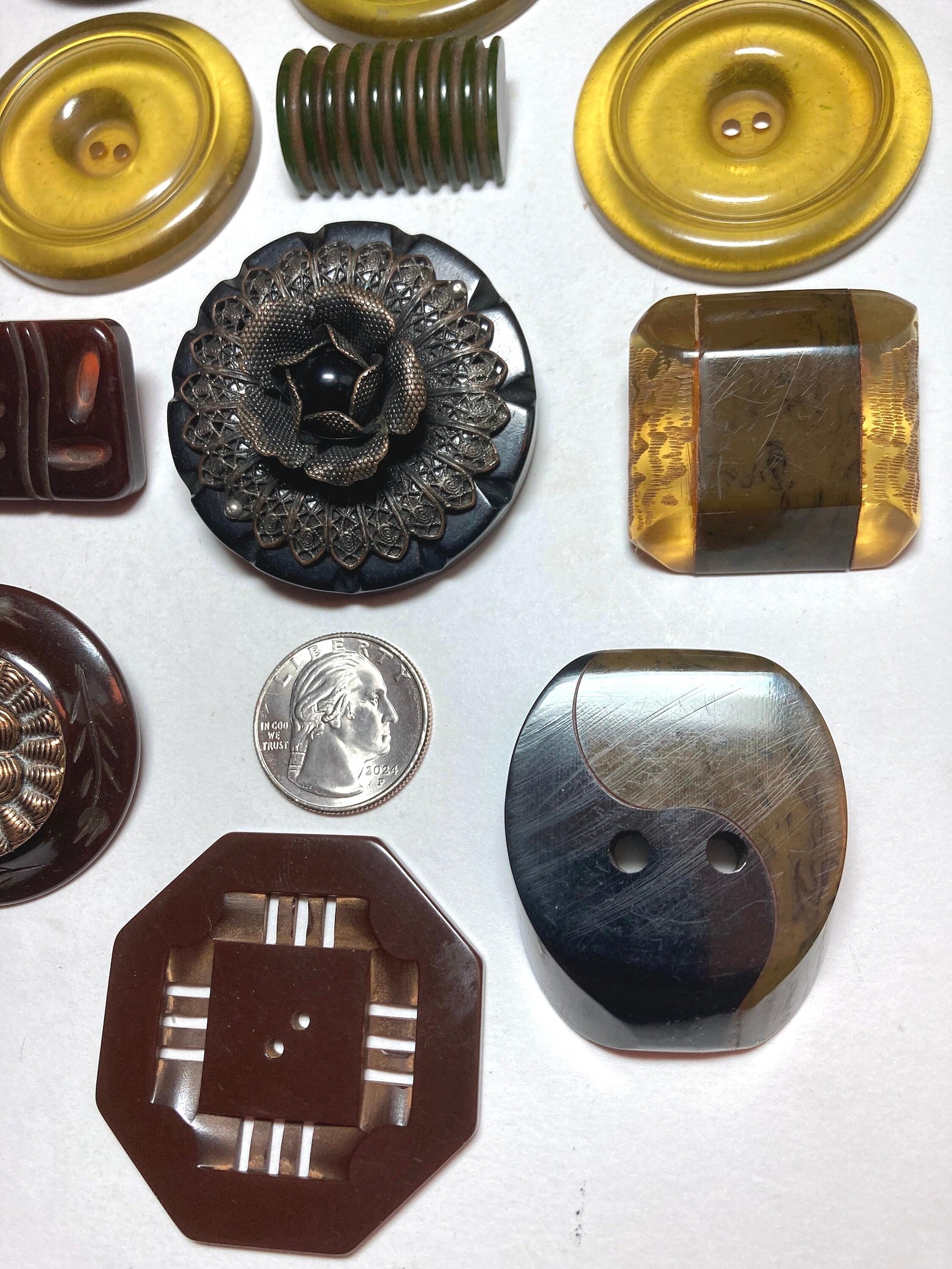 Lot of 12 Large Bakelite Buttons - Etsy