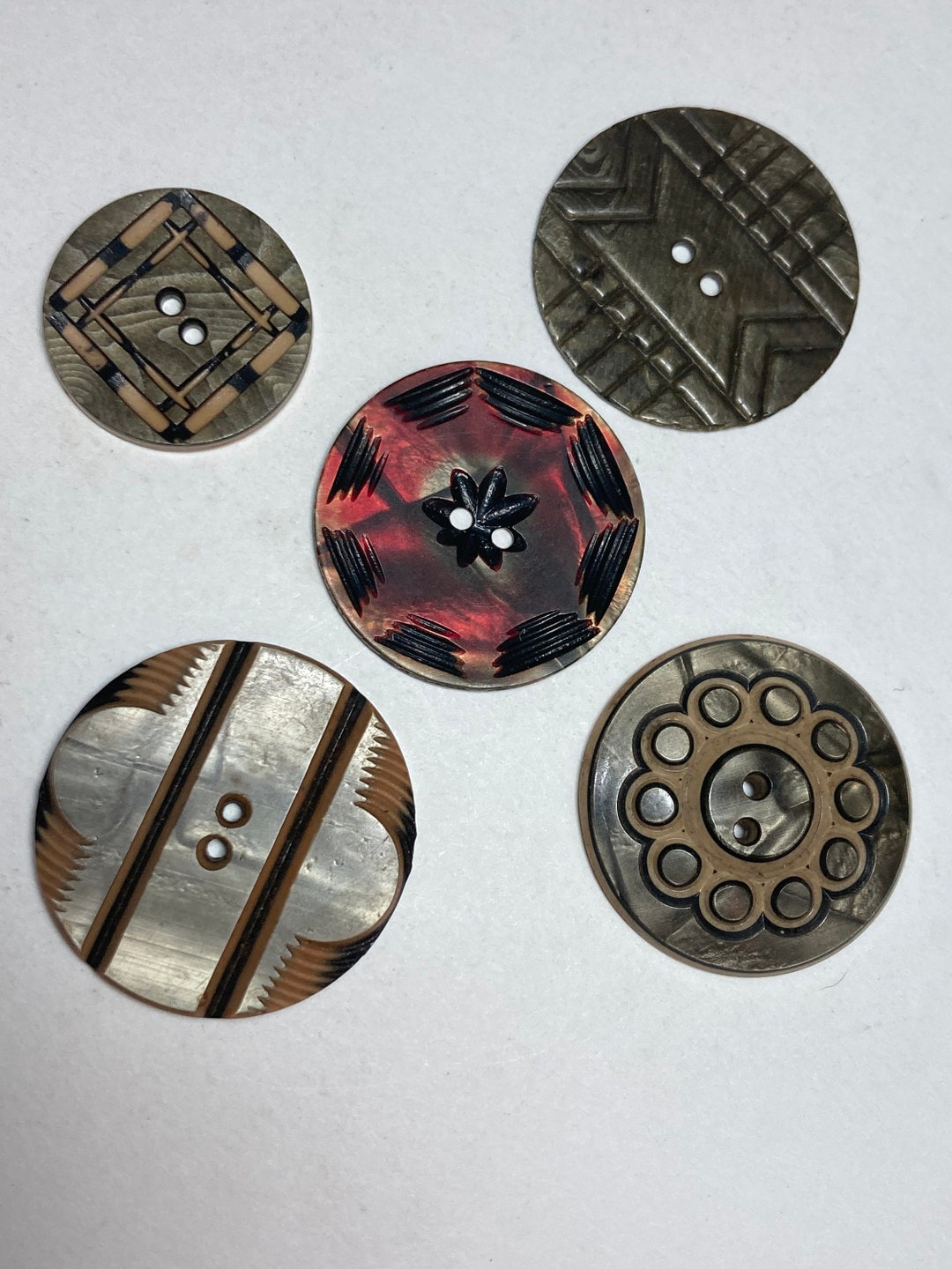 Lot of 5 Laminated and Carved Wafer Celluloid Buttons - Etsy