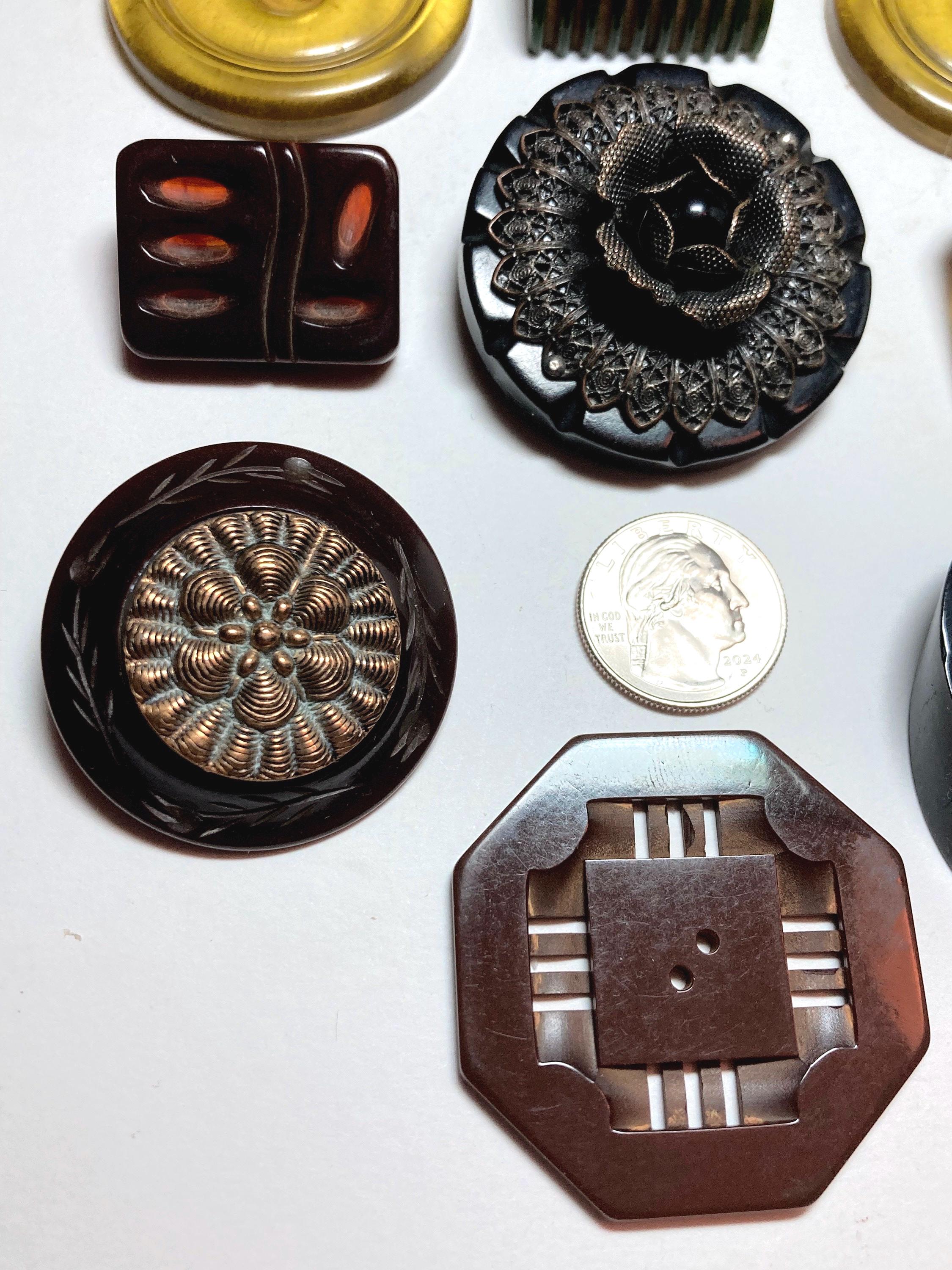 Lot of 12 Large Bakelite Buttons - Etsy