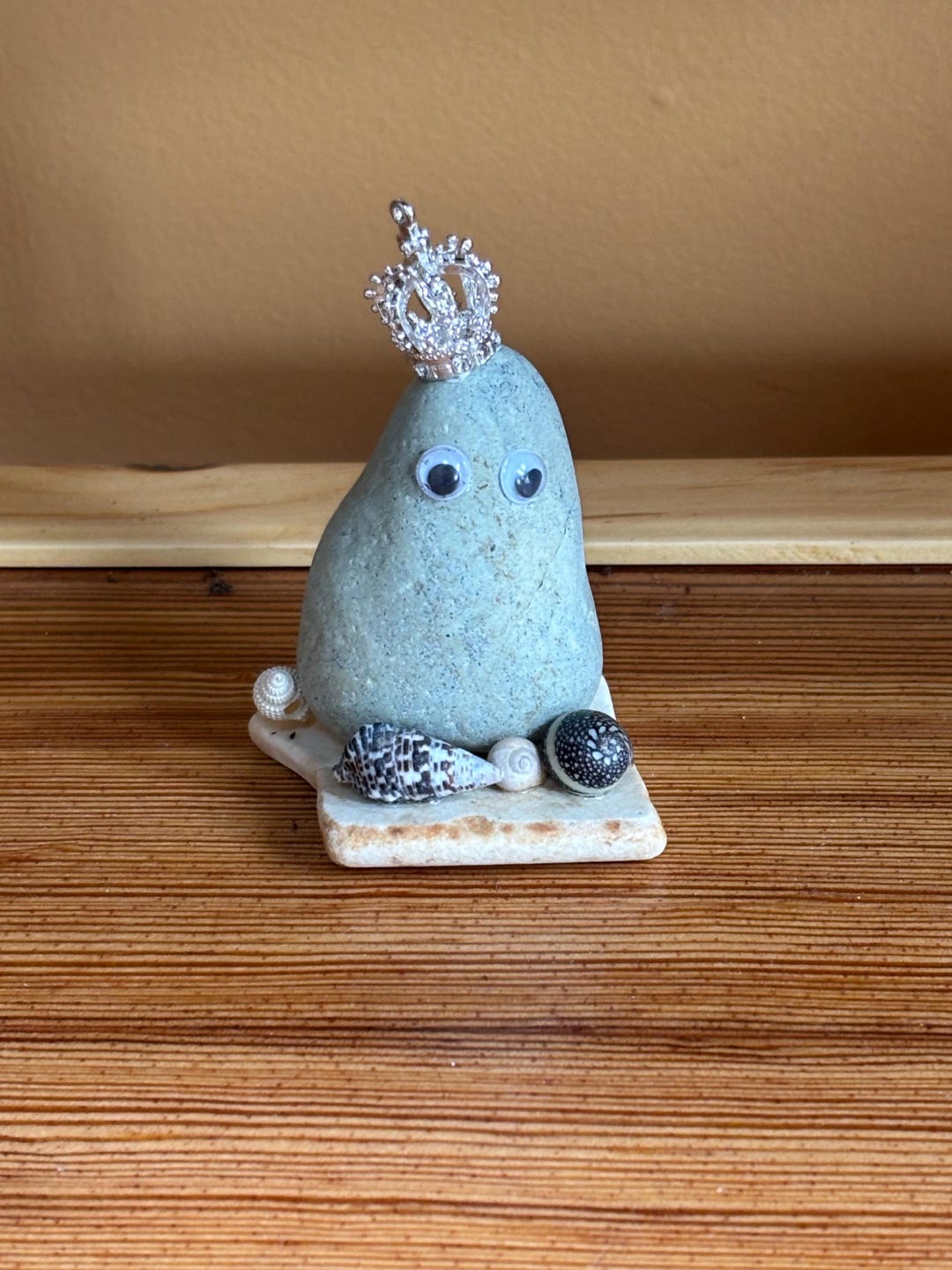 DESK BUDDY! King/queen Desk Buddy to Keep You Company While You Toil ...