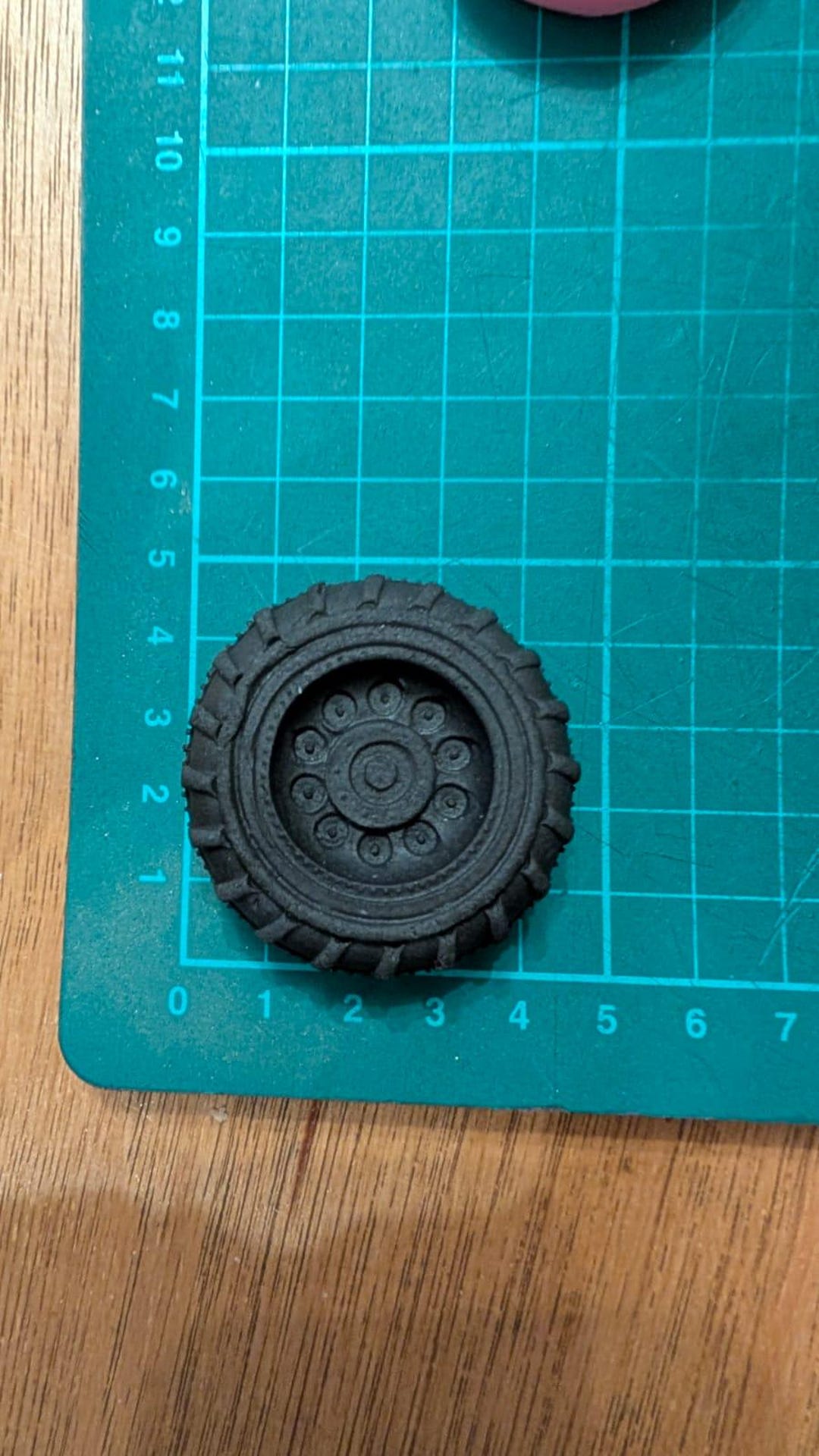 Edible Fondant Wheel Cake Toppers – Car Tyre Decorations, Racing ...